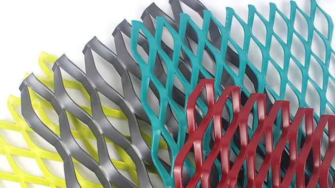What is the difference between wire mesh and expanded metal?